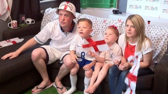 England super fan transforms living room | Good Morning Britain