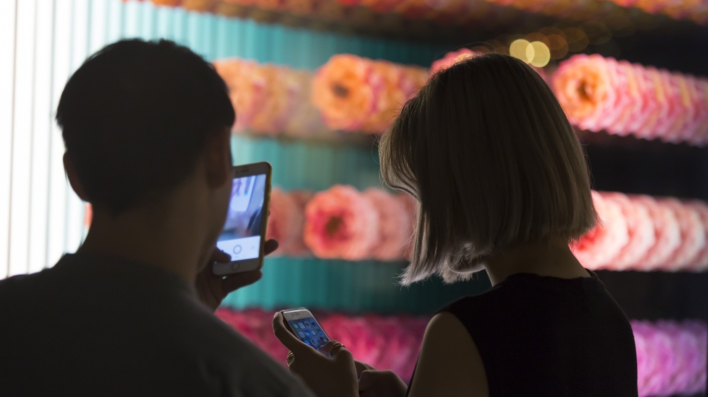 Restaurant launches 'No Phone Zone' so people actually have to talk to ...