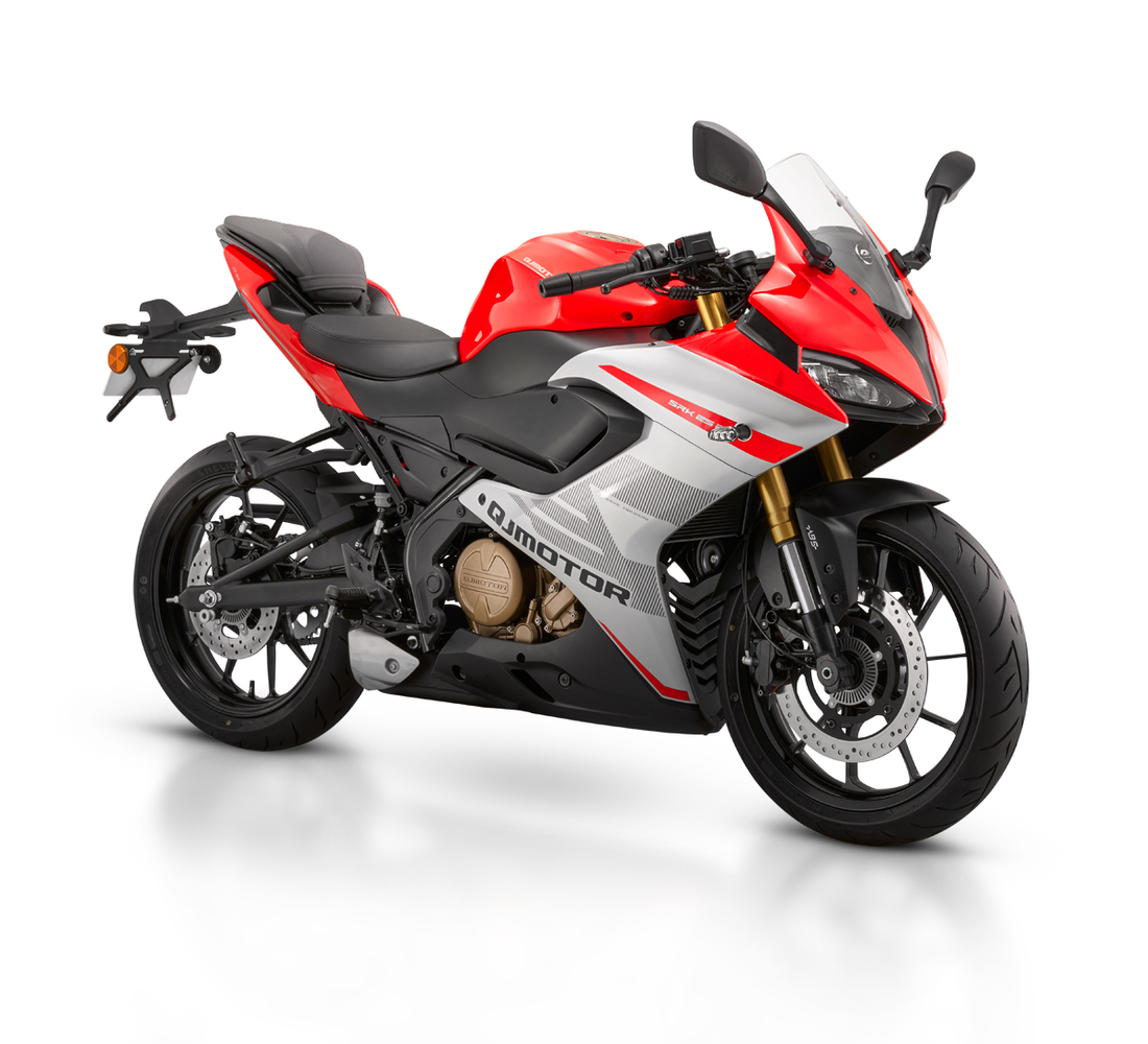 KTM Duke 250 vs. QJ Motor SRK 25 R | Galgo | México