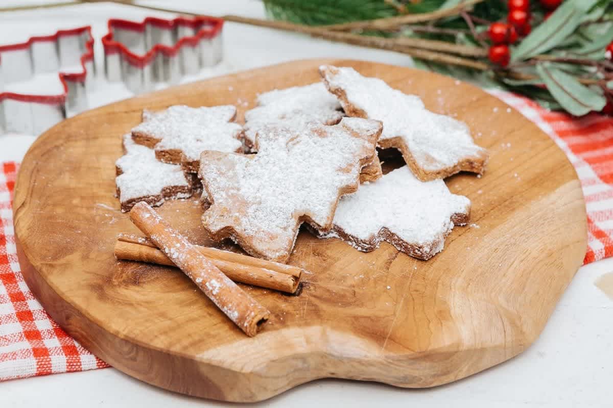 Healthy Holiday Treat: Almond Date Cookies | 8fit