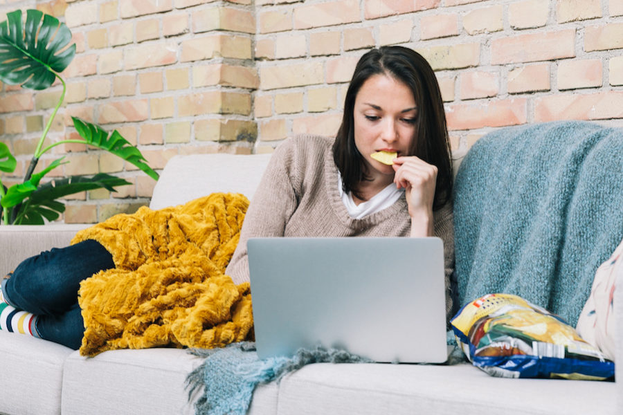 Mindful Eating Tips: 6 Ways to Cut Back on Mindless Snacking | 8fit
