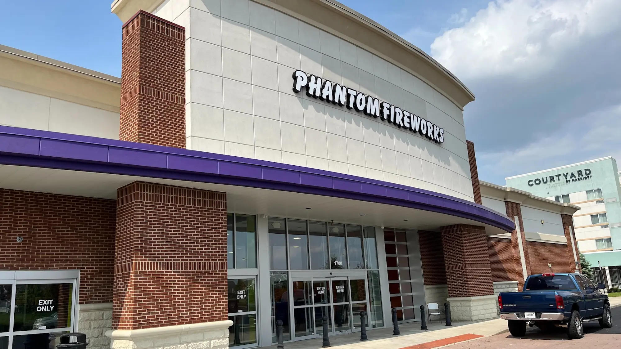 Phantom of Amelia Showroom | Phantom Fireworks