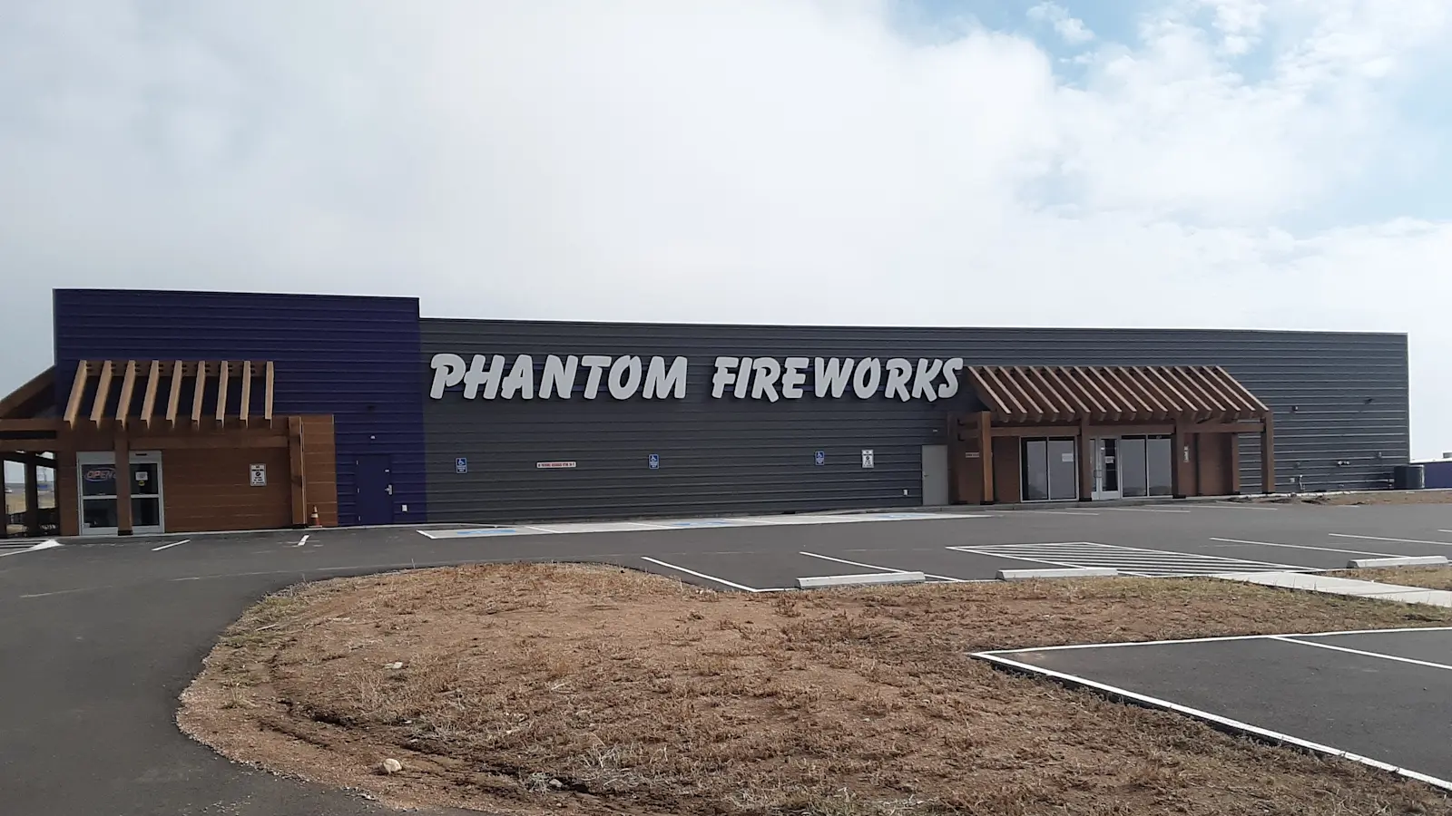 America's #1 Fireworks Retailer | Phantom Fireworks