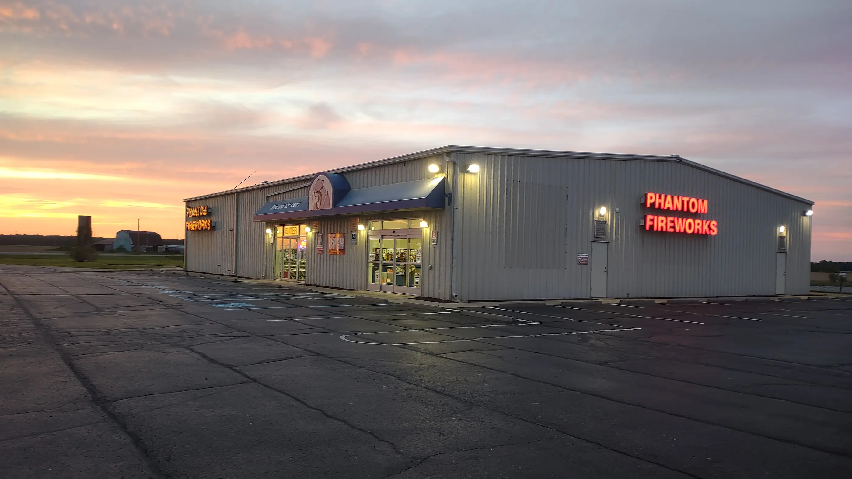 Phantom of Lansing Showroom | Phantom Fireworks