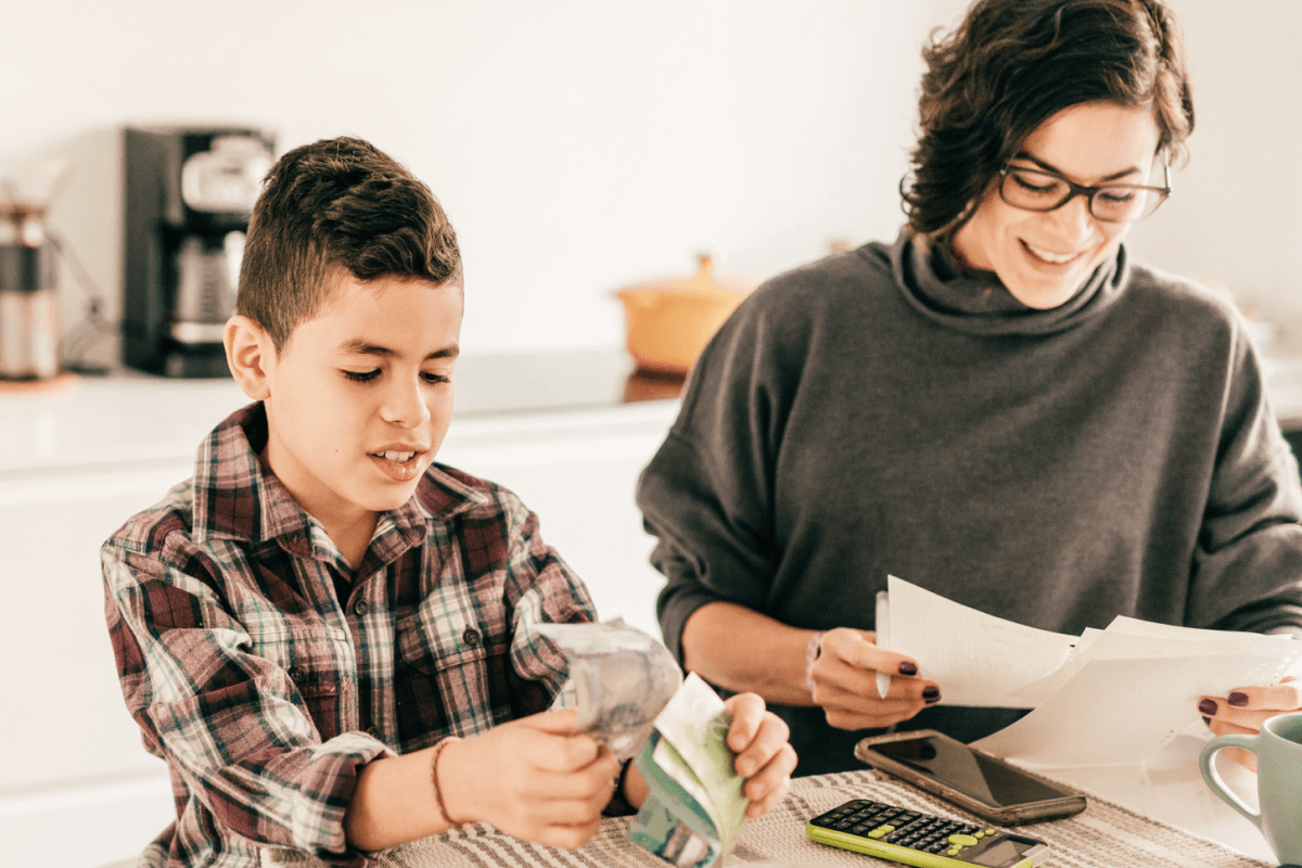 Financial Literacy Tips — From Student Life to Family Life | EarnIn