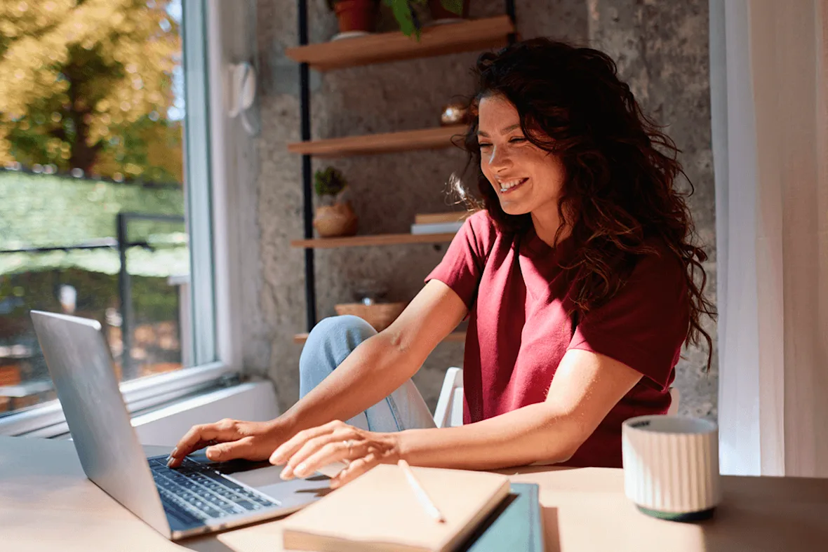 Flexible Work, Steady Income: 12 Remote Jobs That Pay Weekly | EarnIn