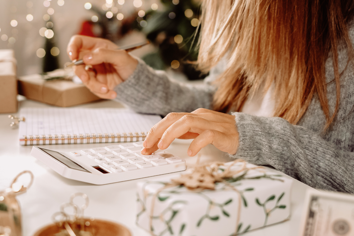 Extra Money for Christmas 2025: Tips for Gifts and Groceries | EarnIn