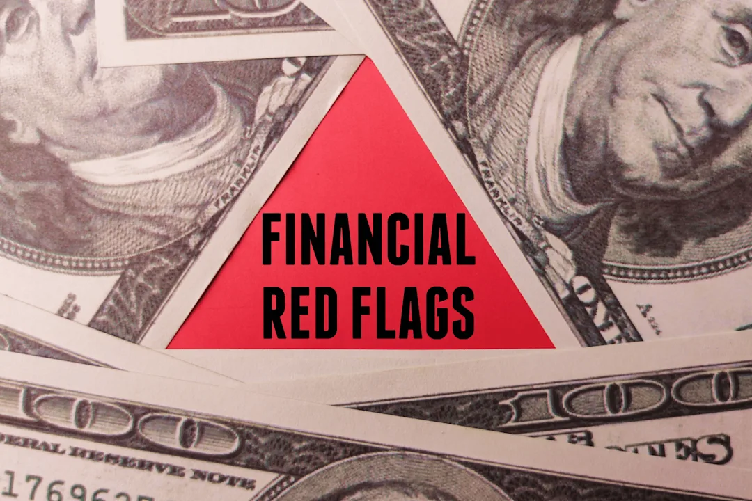 Apps to Borrow Money Instantly: 5 Red Flags to Watch Out For | EarnIn