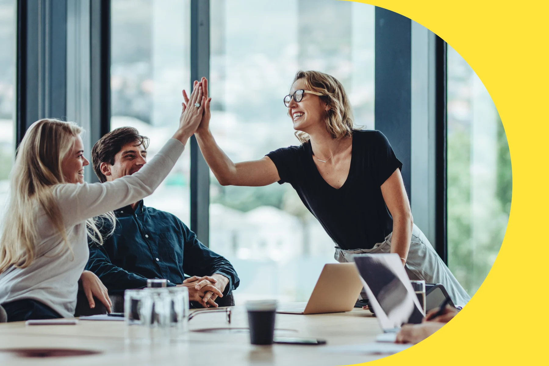 What is a Total Rewards Strategy? An HR Guide & Tips | EarnIn