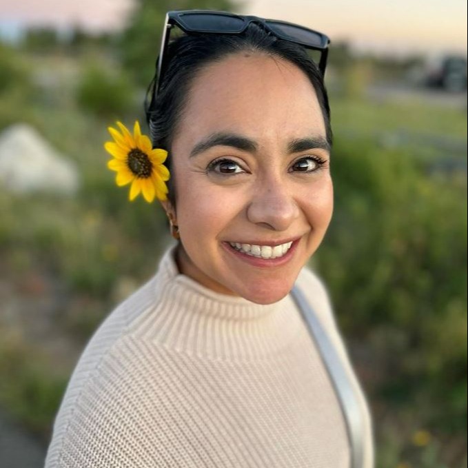 Amanda Rae Garcia English | Fora Travel