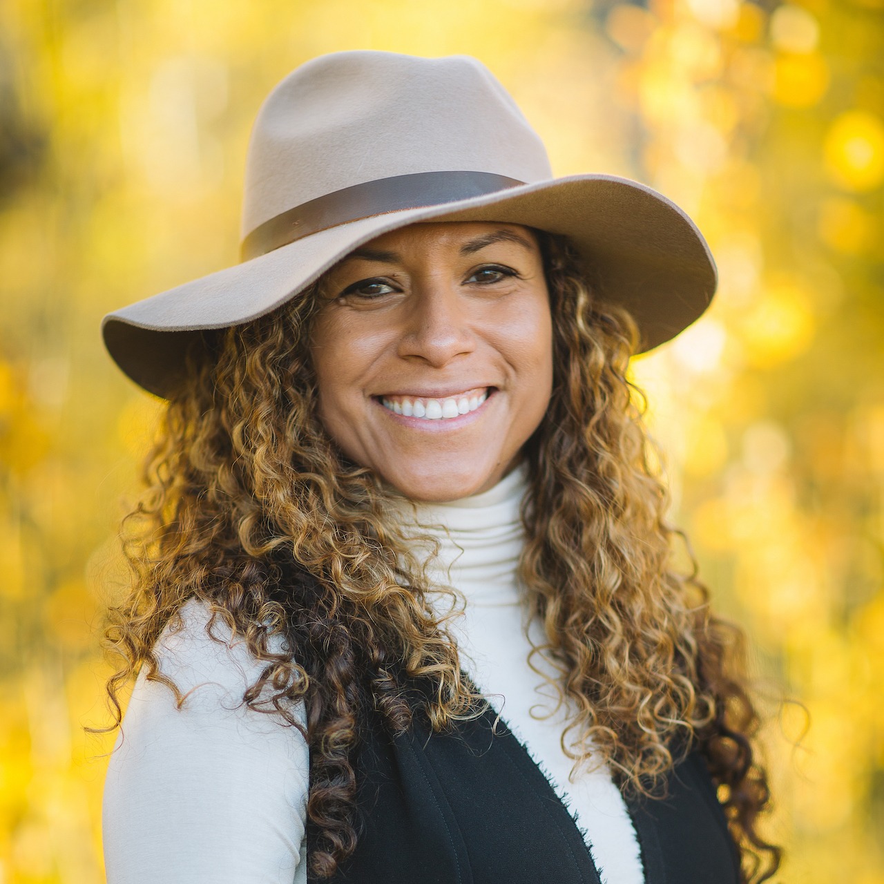 Viviana Messick | Fora Travel