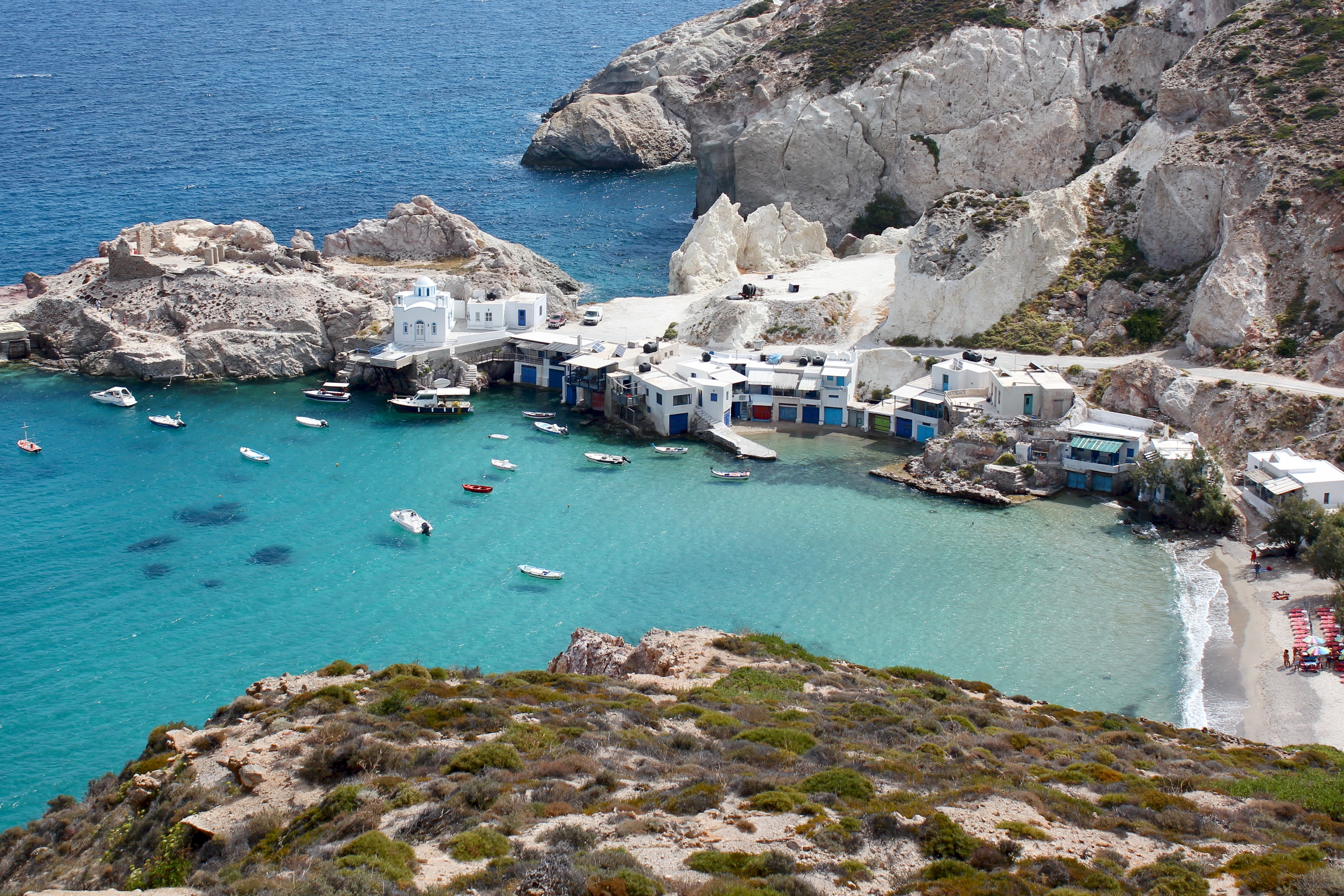 Complete Guide to Beaches, Hotels & Restaurants in Milos