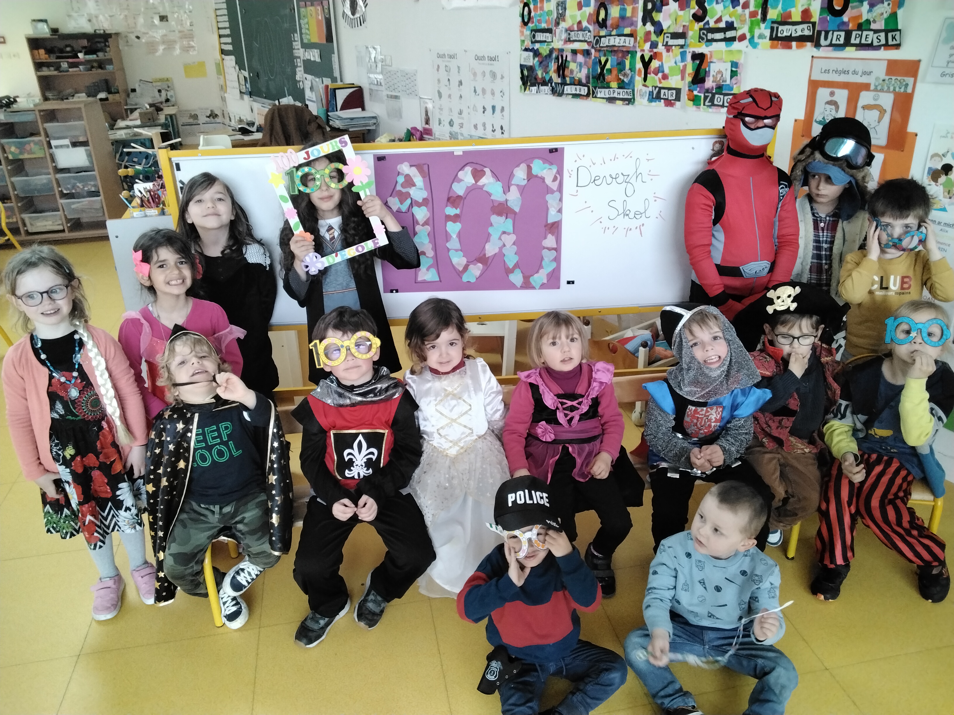 École les Moguérou :: Fête des 100 premiers jours