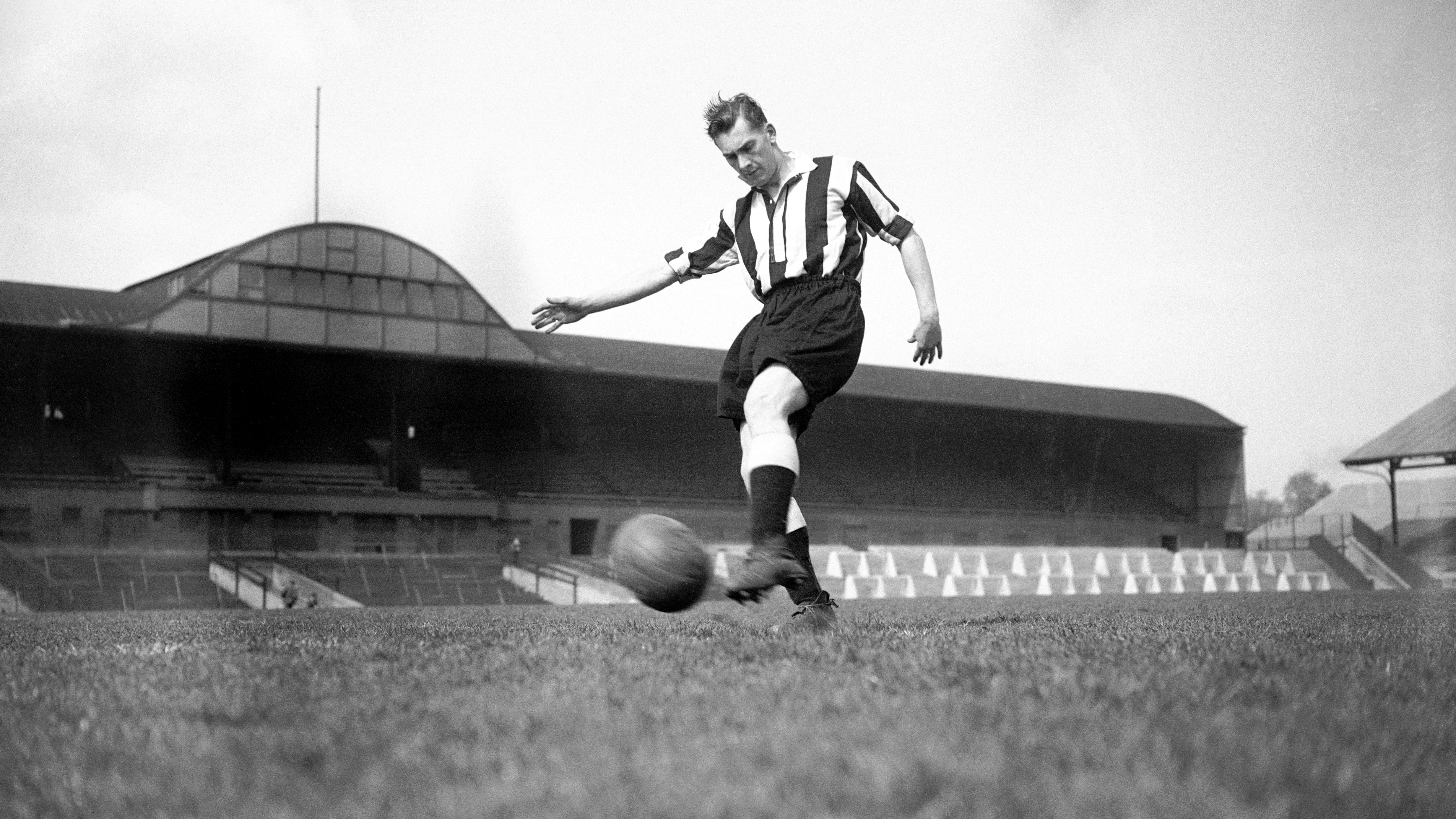 Jackie Milburn - Newcastle United