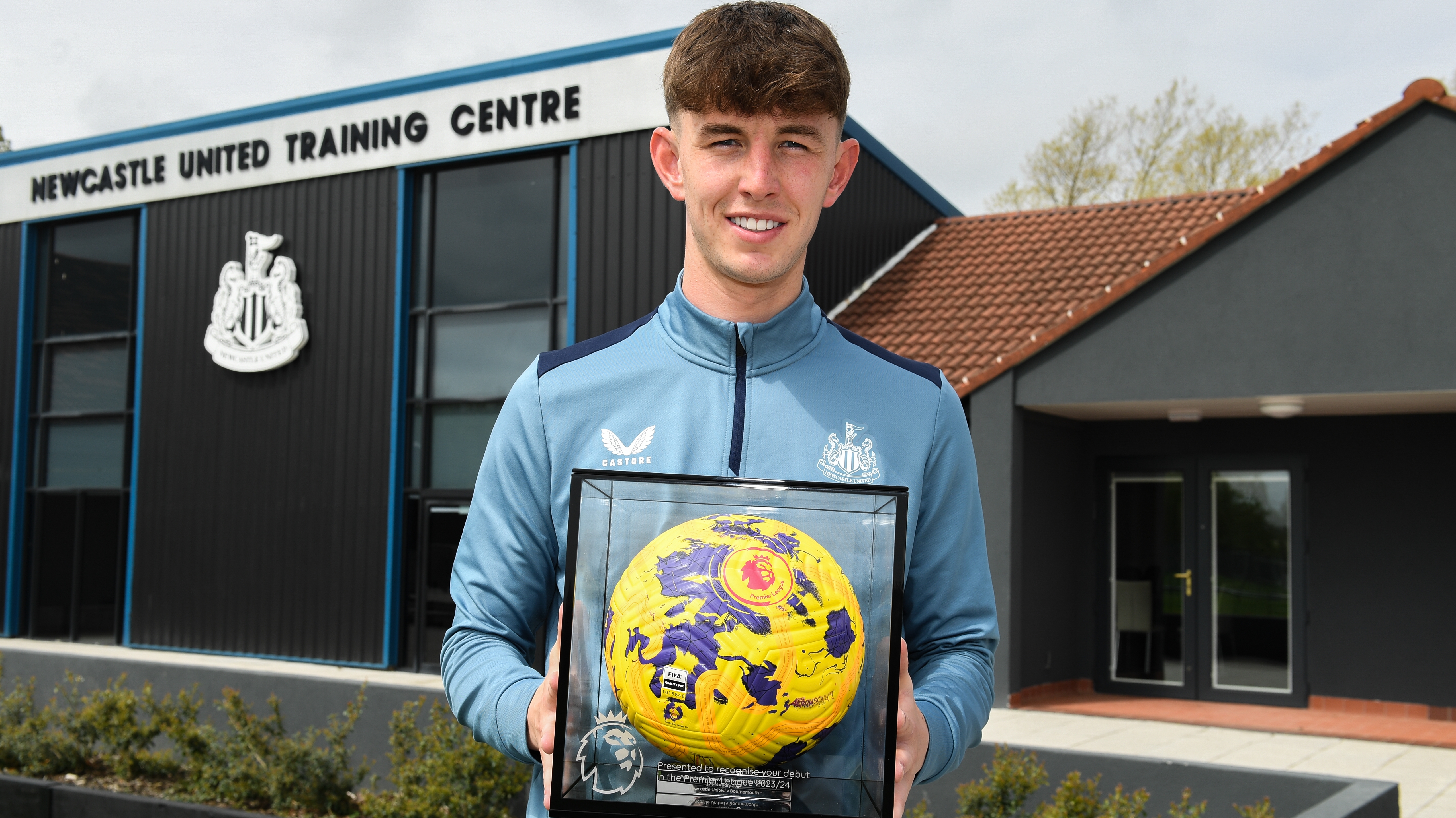 Joe White signs new contract with Magpies - Newcastle United