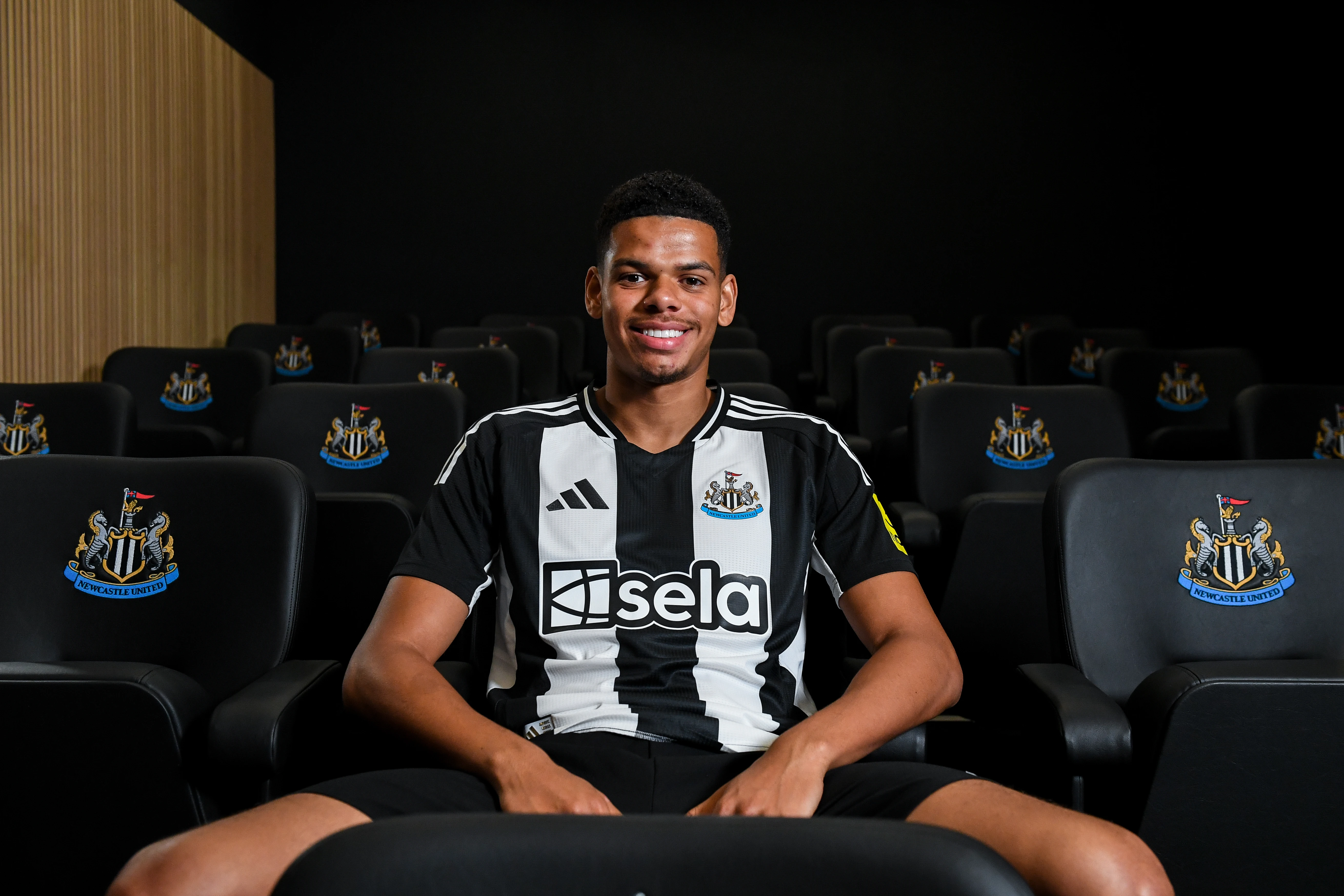 In pictures: Osula becomes Magpies' latest recruit - Newcastle United