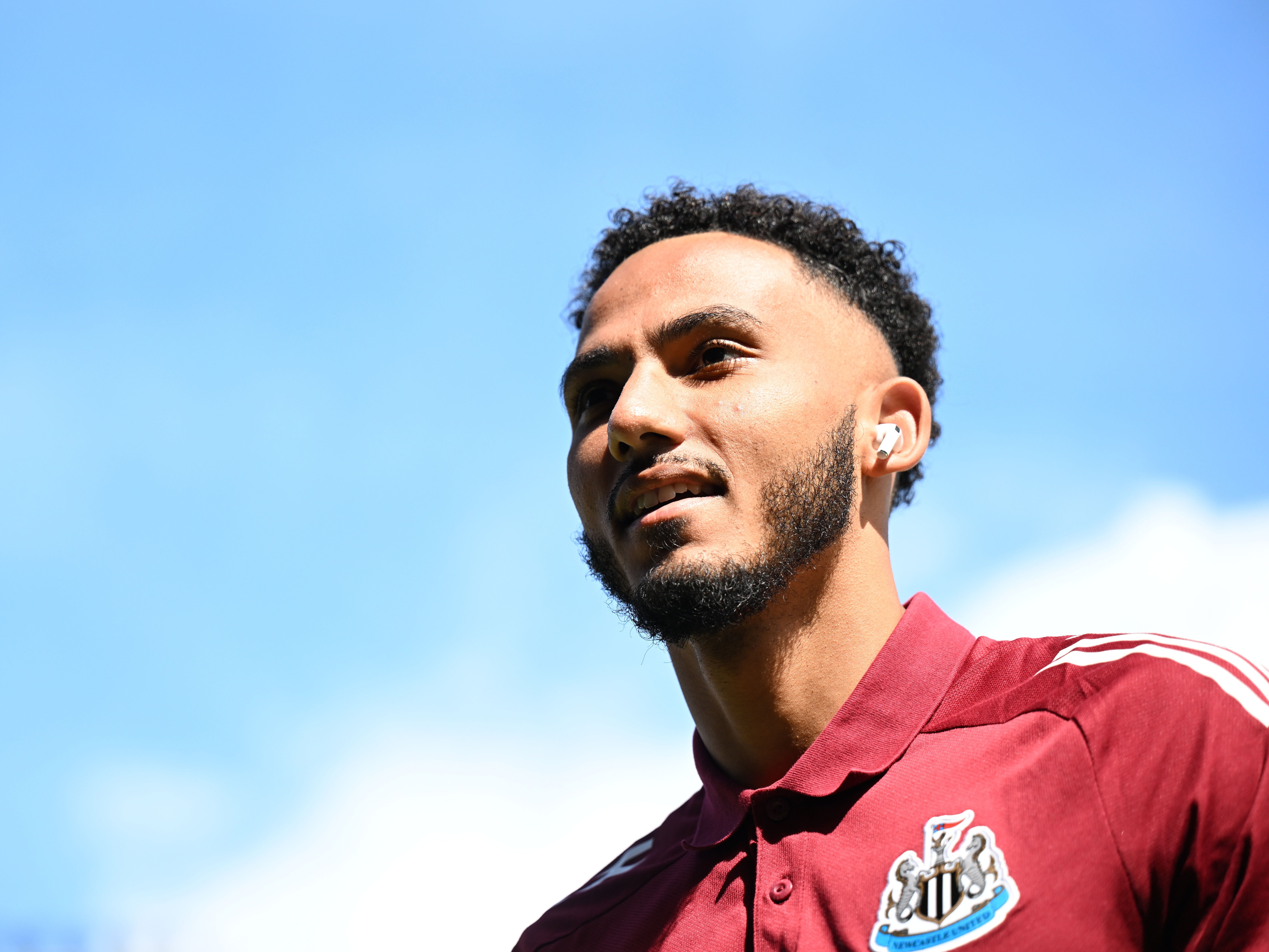 Team news: Full Magpies debut for Kelly as Howe makes two changes ...