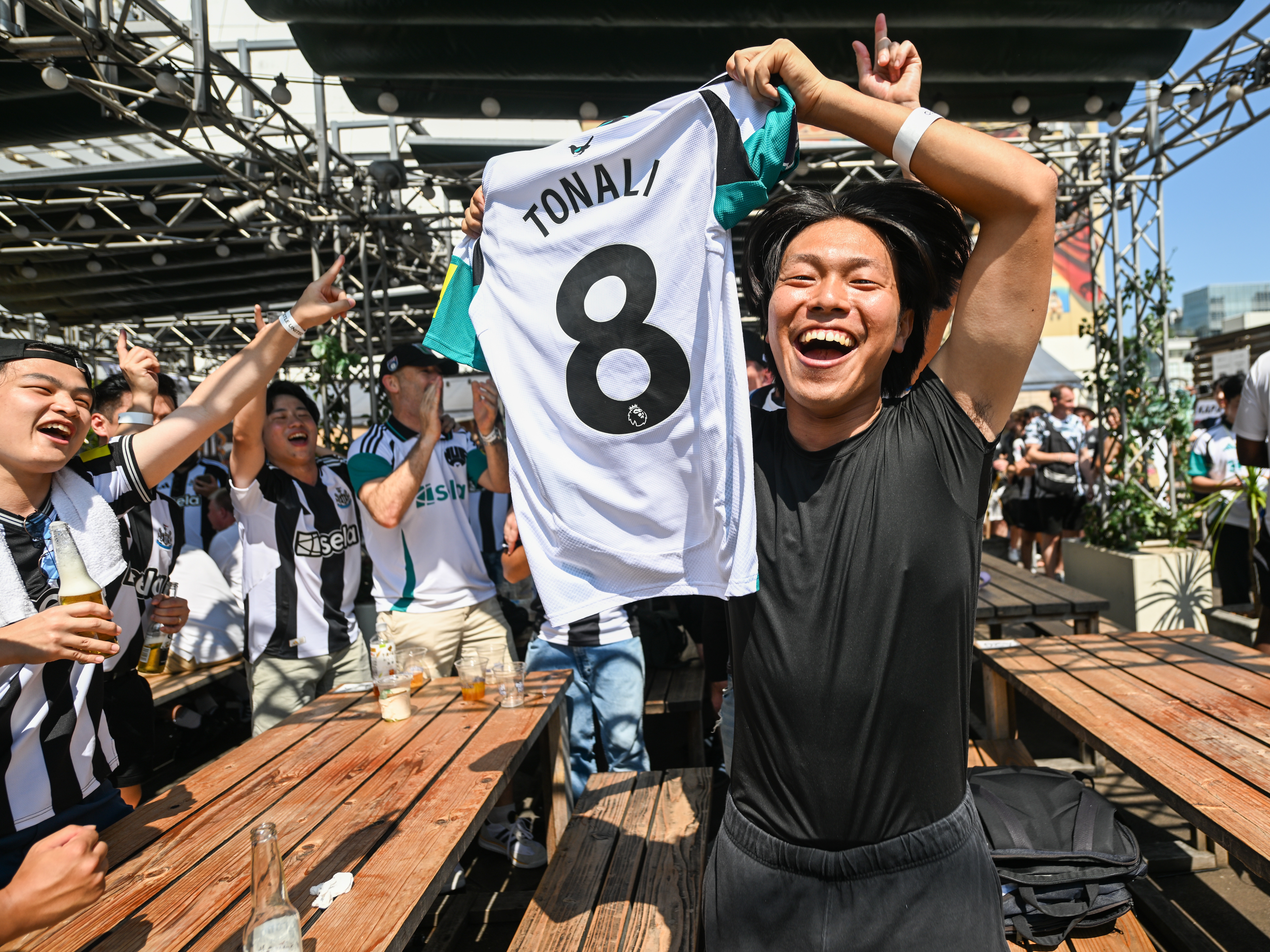 In pictures: Magpies fans in Tokyo - Newcastle United
