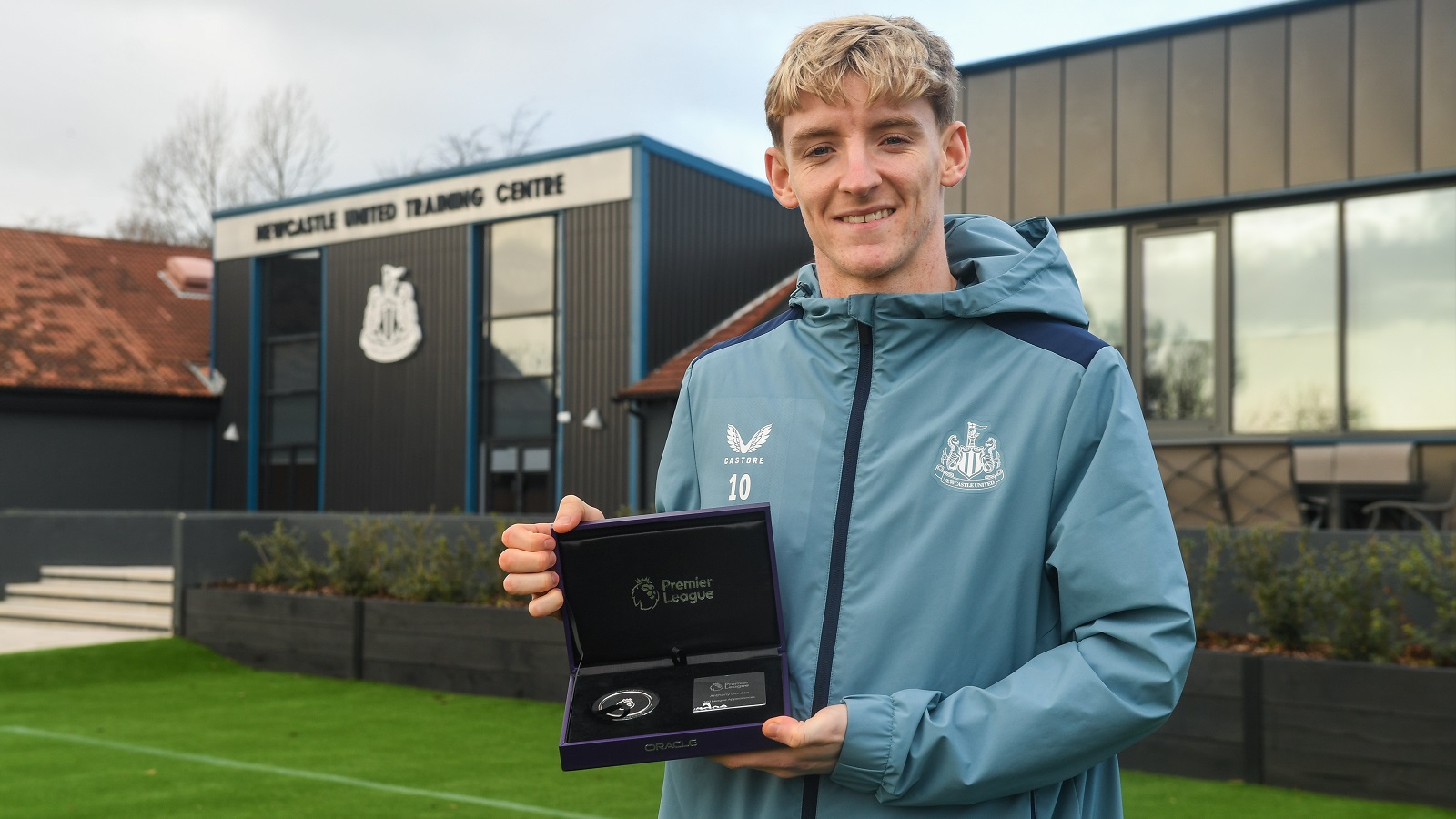 Gordon pushing for more after 100 appearance milestone - Newcastle United