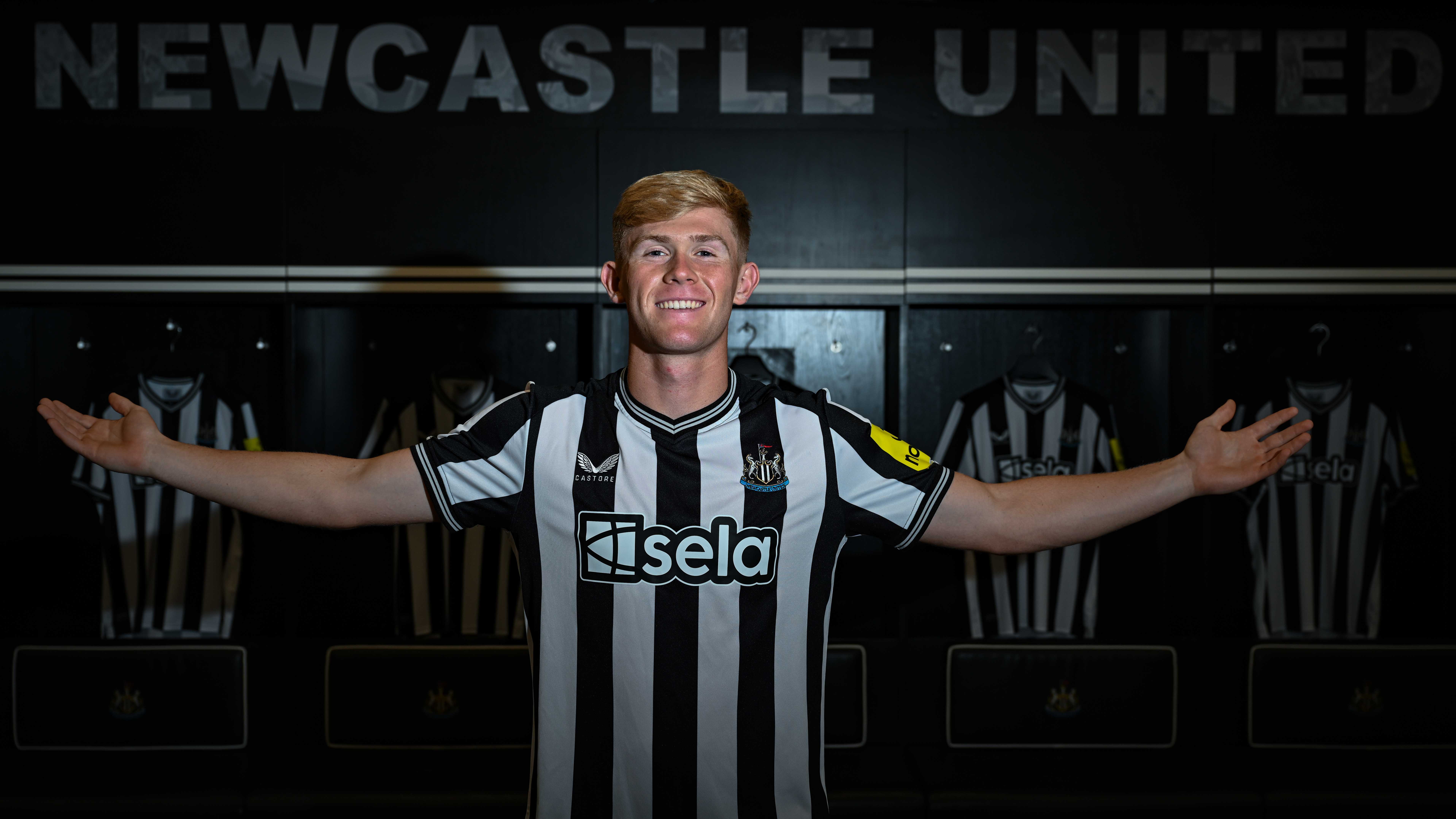 In pictures: Boyhood Magpie Hall checks in - Newcastle United