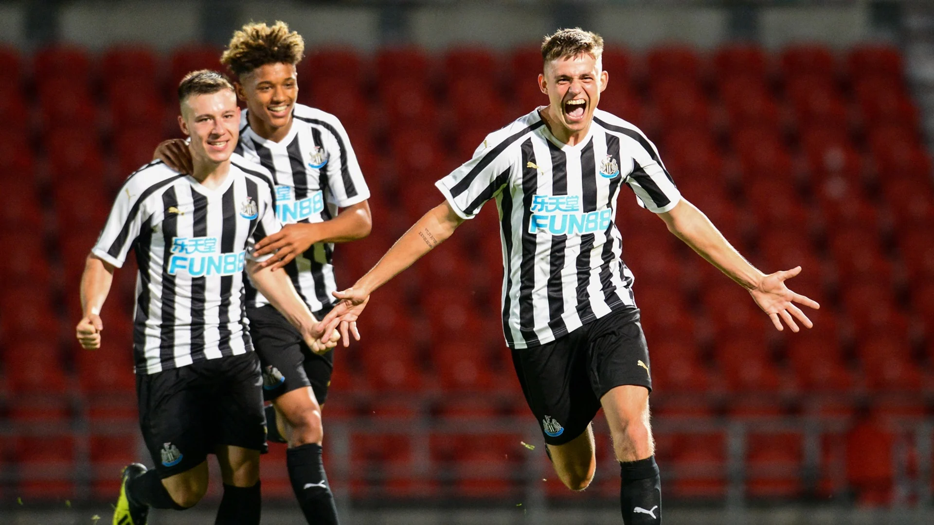 Sørensen joins Blackpool on loan - Newcastle United Sørensen joins Blackpool on loan - Newcastle United