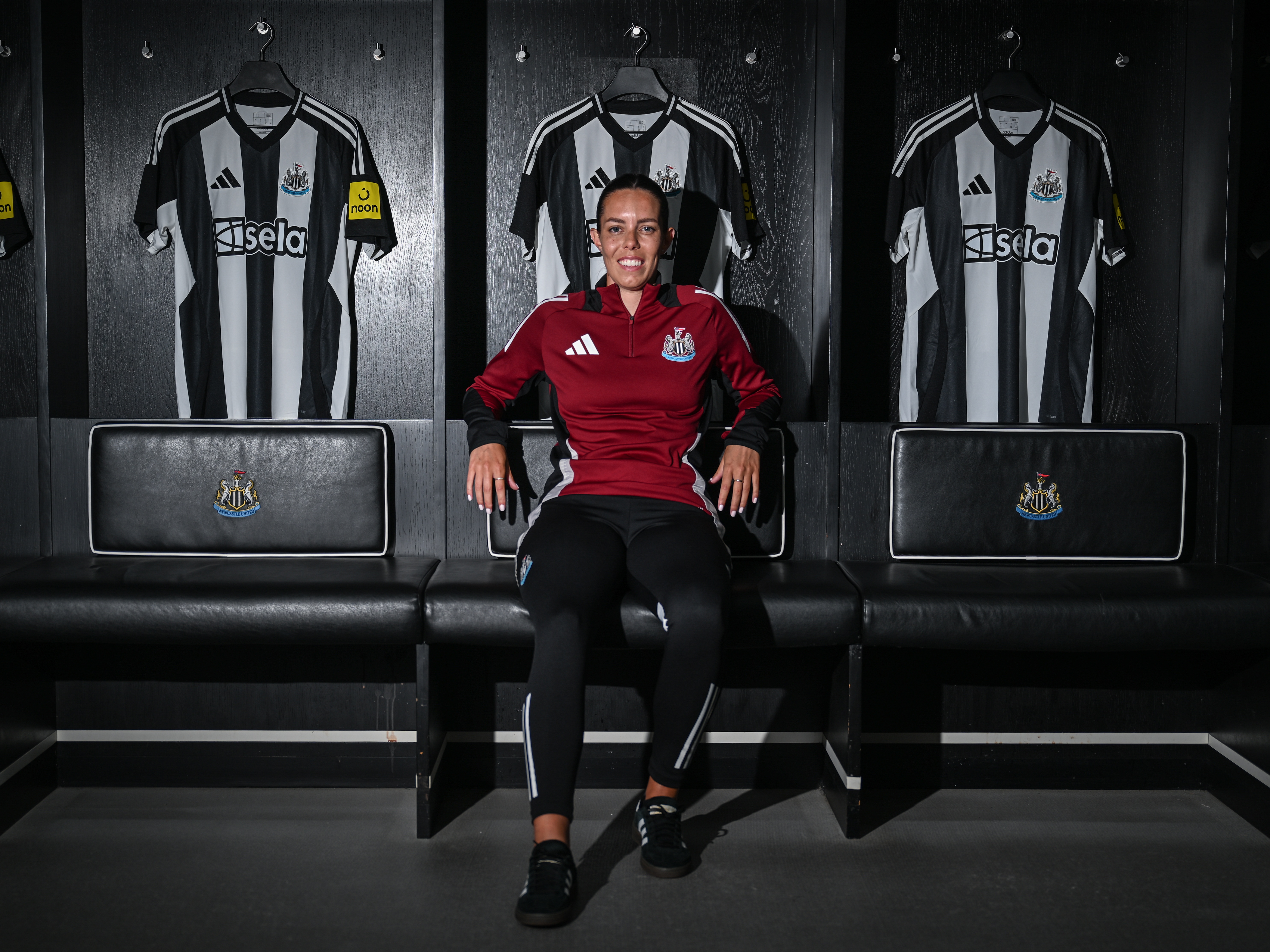 Deanna Cooper signs for Newcastle United Women - Newcastle United