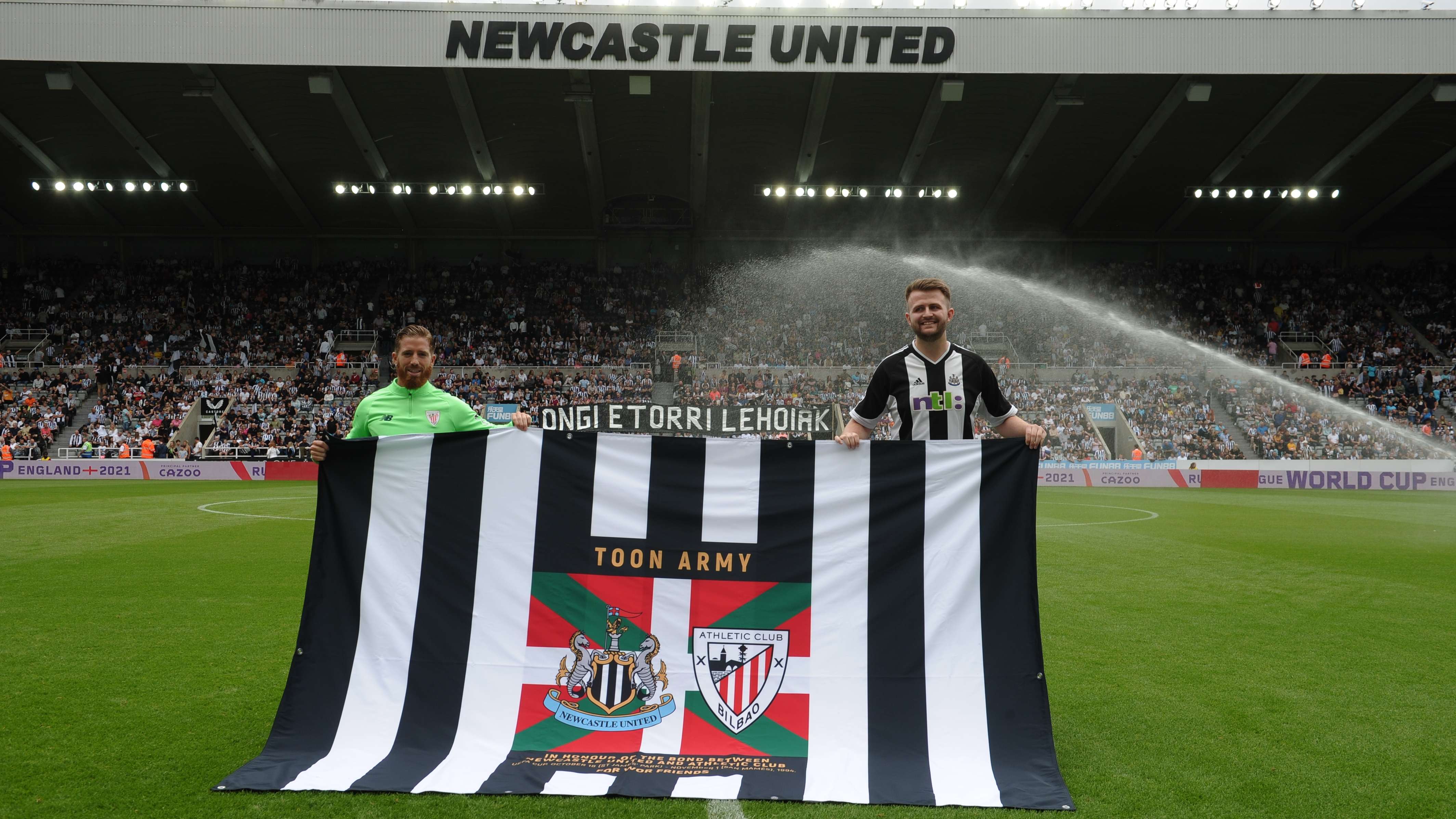 Athletic Club presents flag of friendship to Wor Flags - Newcastle United