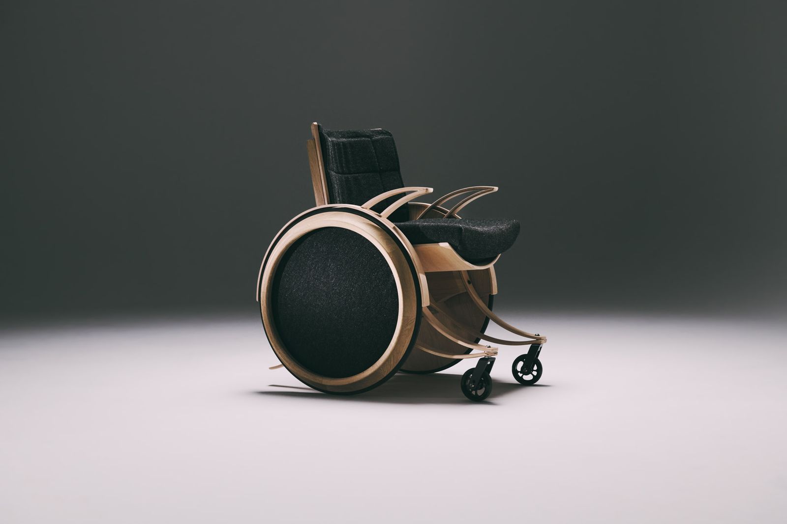 iF Design - Reality TV Star: iF winner Sophus Bang in Danish TV show.