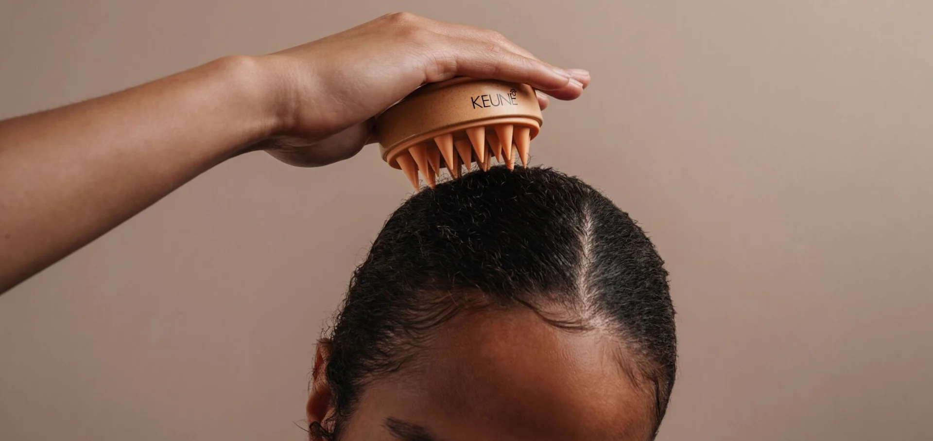Hoe gebruik je een scalp brush? | Keune haaradvies