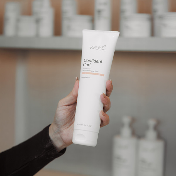 Crema capilar para todo tipo de cabello.