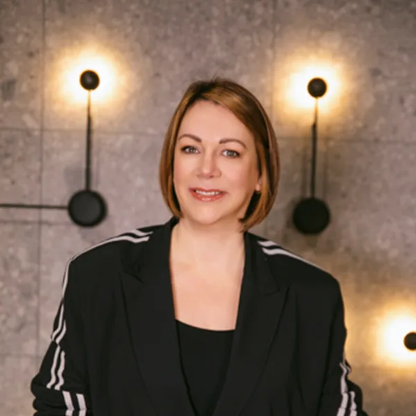 Barvanje las pri frizerju? To je vse, kar morate vedeti | Keune nasvet ...