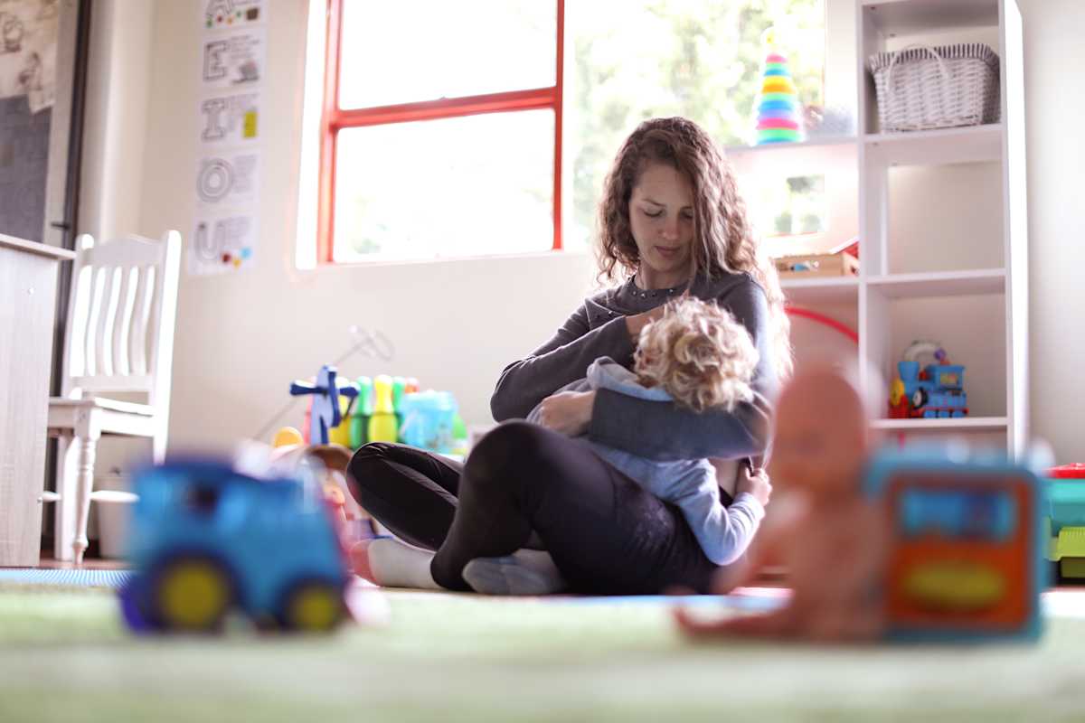 What It s Really Like To Breastfeed A Toddler While Pregnant Mom what-it-s-really-like-to-breastfeed-a-toddler-while-pregnant-mom