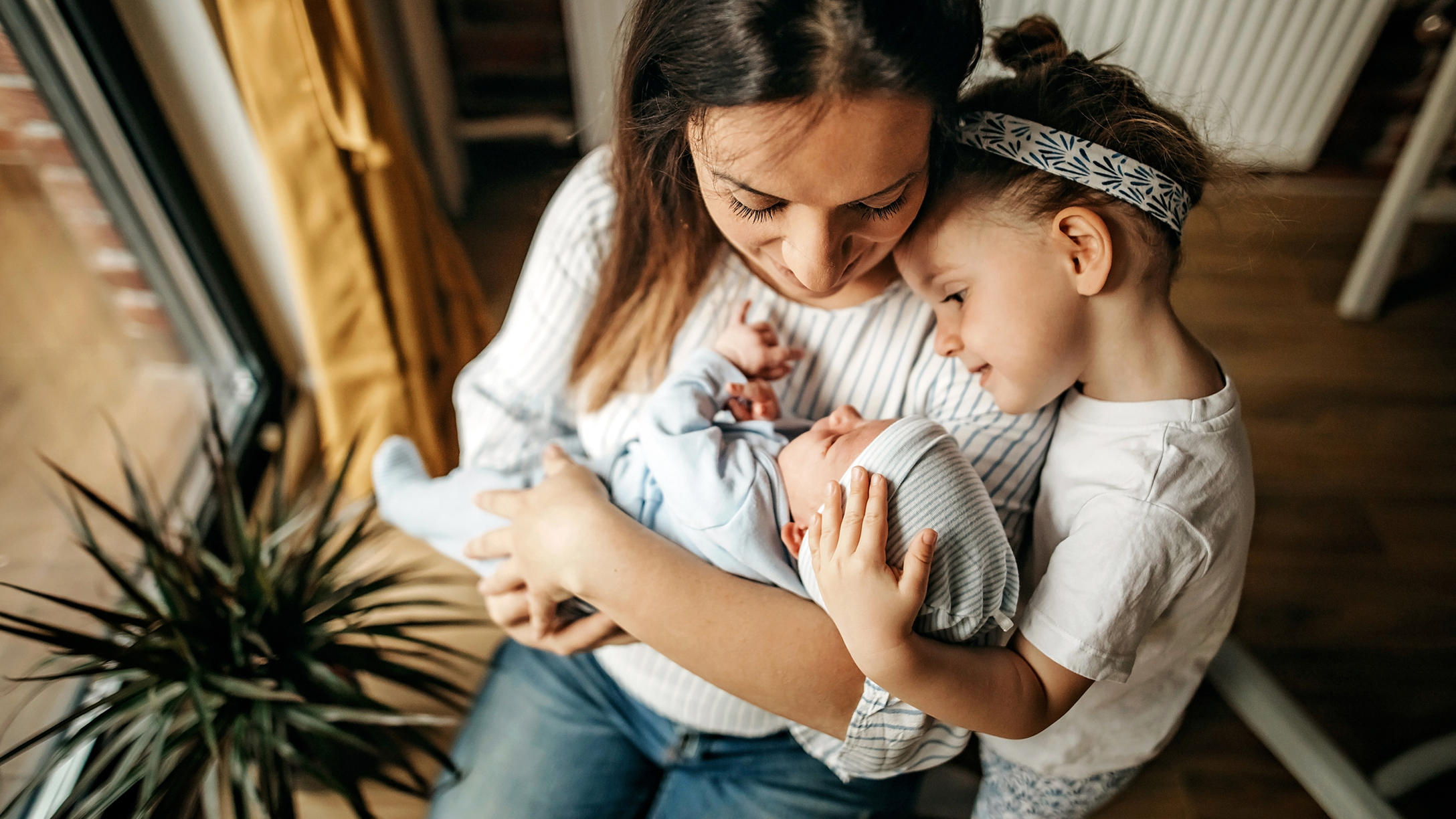 How Your Kids Can Help After You Bring a New Baby Home | Mom.com