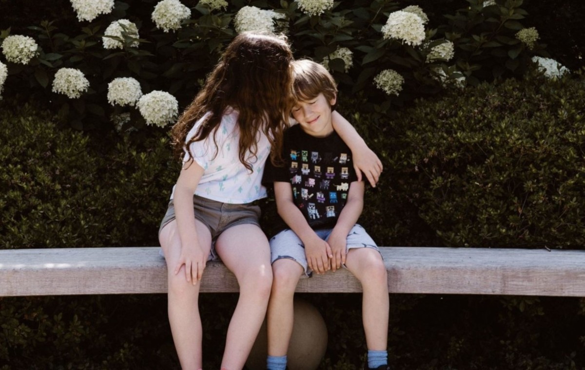 6 Ways To Build Unbreakable Sibling Bonds | Mom.com
