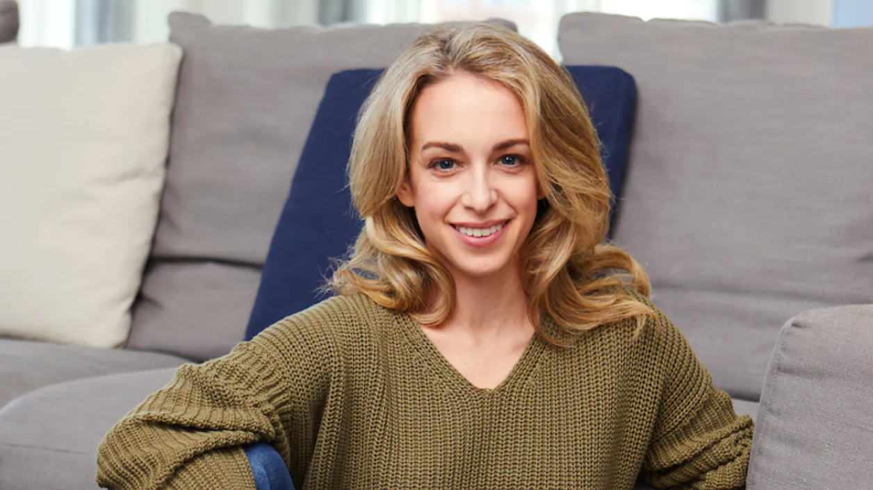 Navigating Screen Time Boundaries with Dr. Becky Kennedy | Mom.com