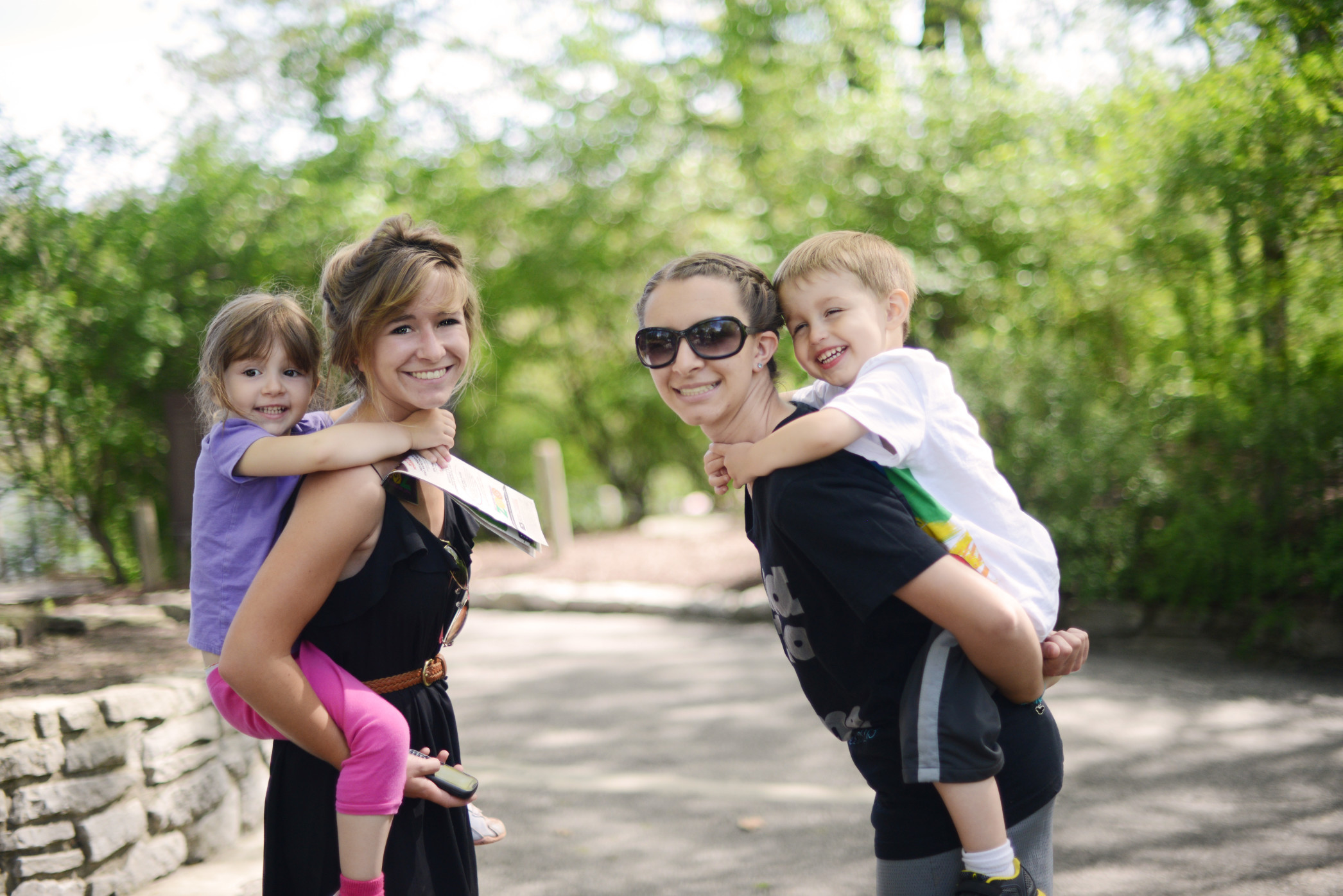 I'm Only Surrounding Myself With Moms Who Keep It Real | Mom.com