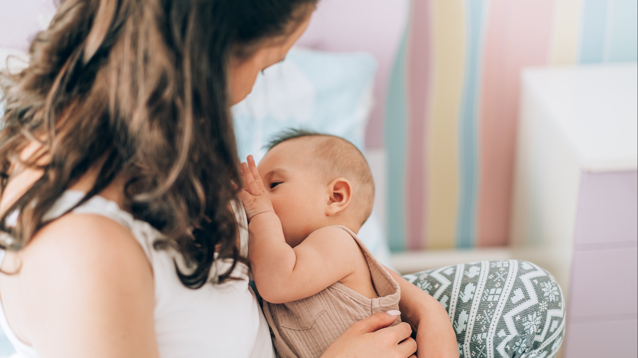15 of the Most Empowering Celebrity Breastfeeding Photos | Mom.com