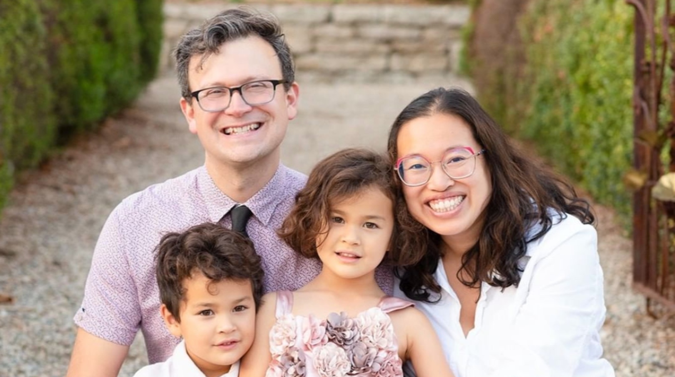 Family's Holiday Photo Introduces Child as Non-Binary and Sparks an ...