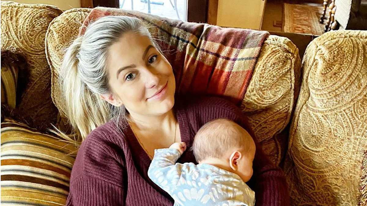 Shawn Johnson Shares A Sweet Video From The Day Her Daughter Was Born shawn-johnson-shares-a-sweet-video-from-the-day-her-daughter-was-born