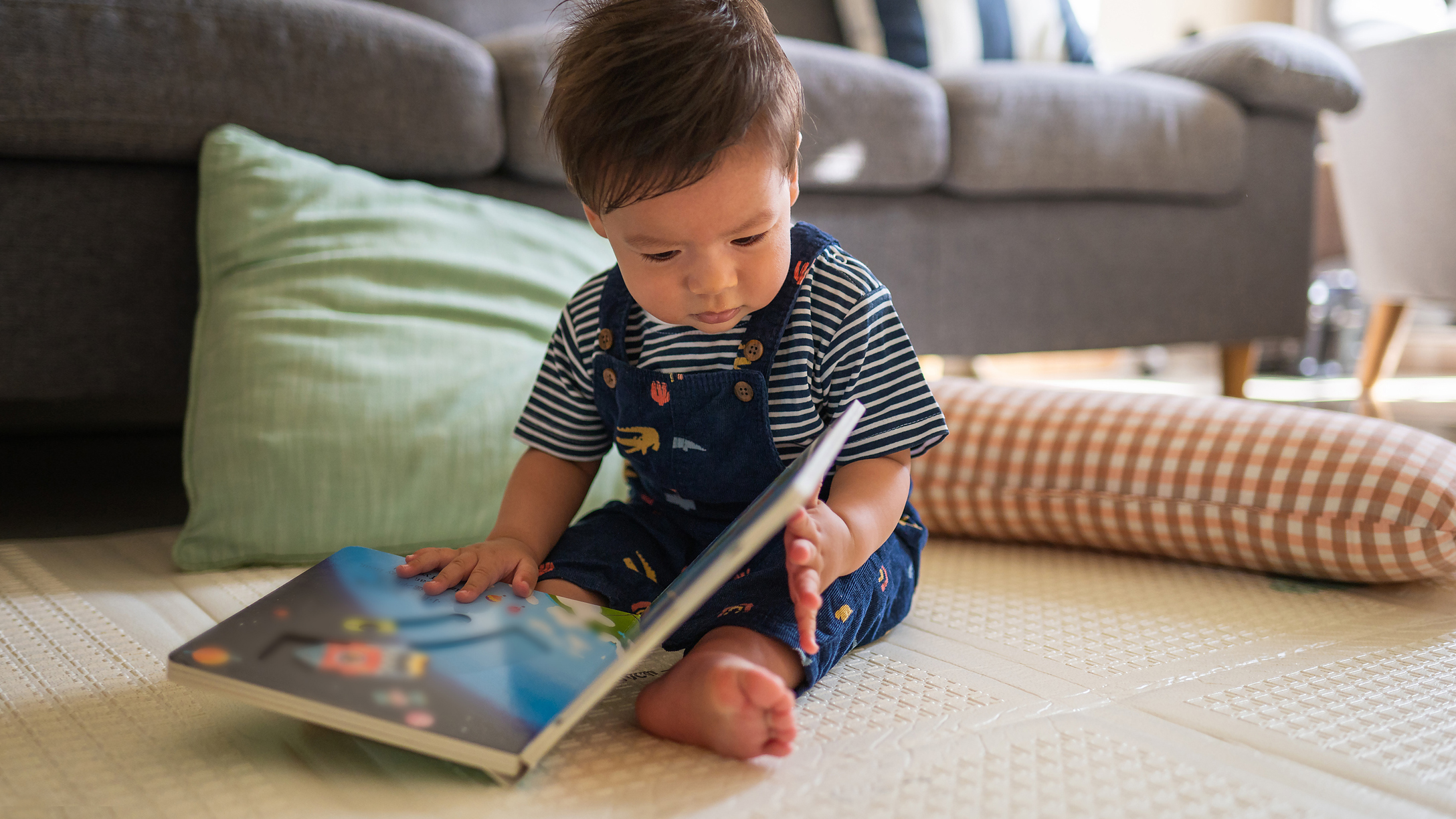 The Development of Pre-Reading Skills in Children | Mom.com