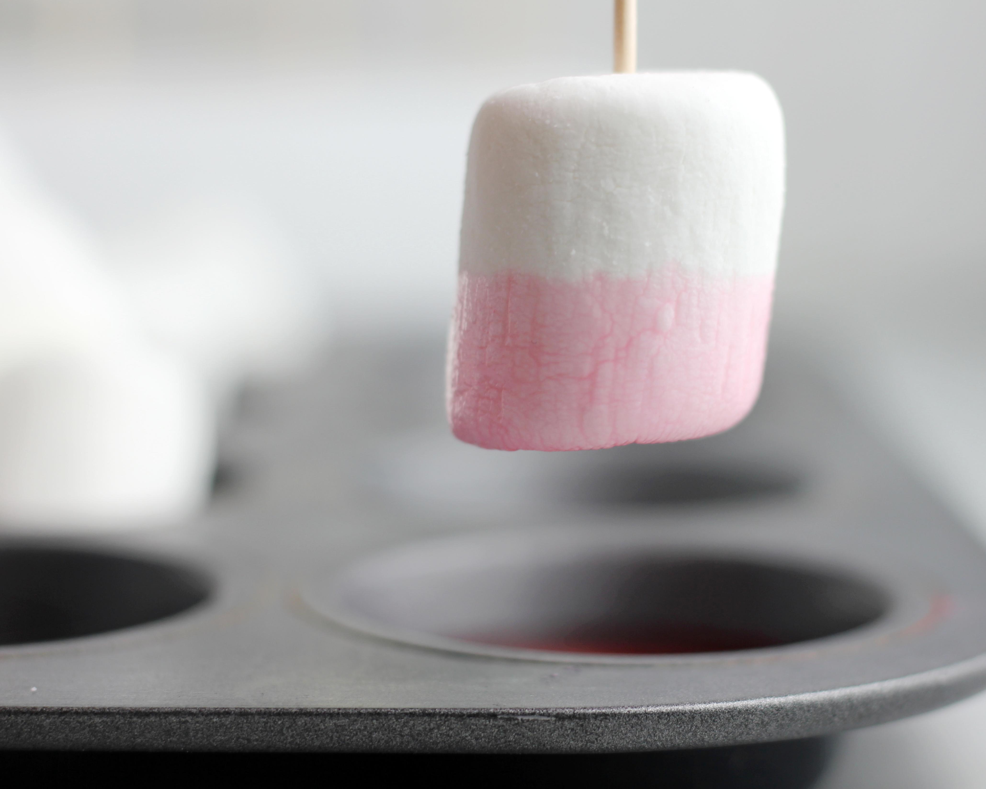 Easy Dip-Dyed Marshmallows for a Colorful Easter | Mom.com