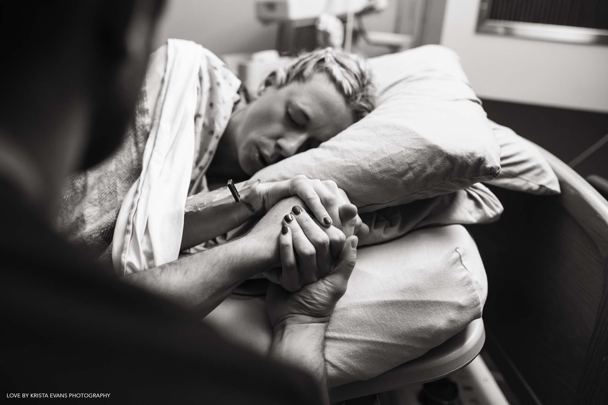 10 Raw, Beautiful Photos That Capture the Reality of Childbirth | Mom.com