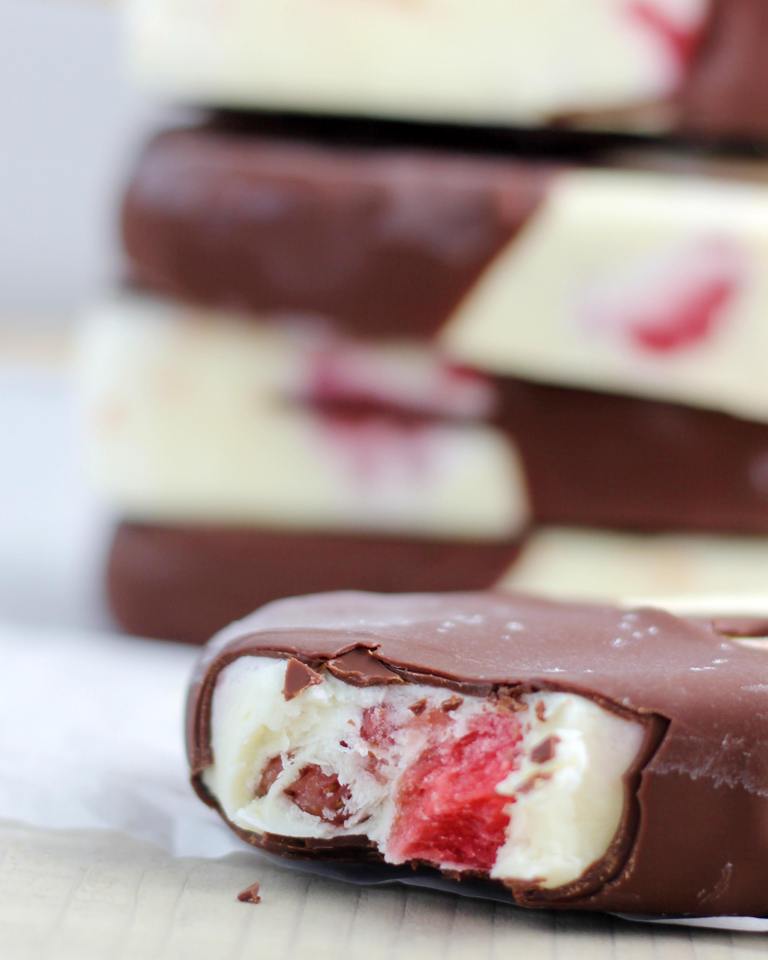 Strawberries and Cream Popsicles | Mom.com