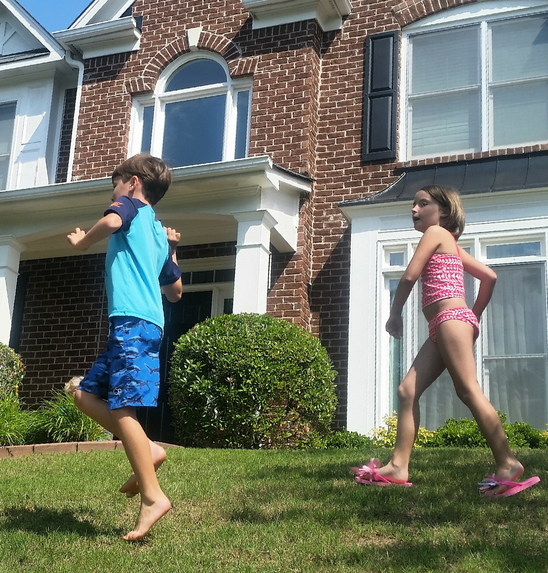 20 Things You're Doing That Your Neighborhood Might Hate | Mom.com