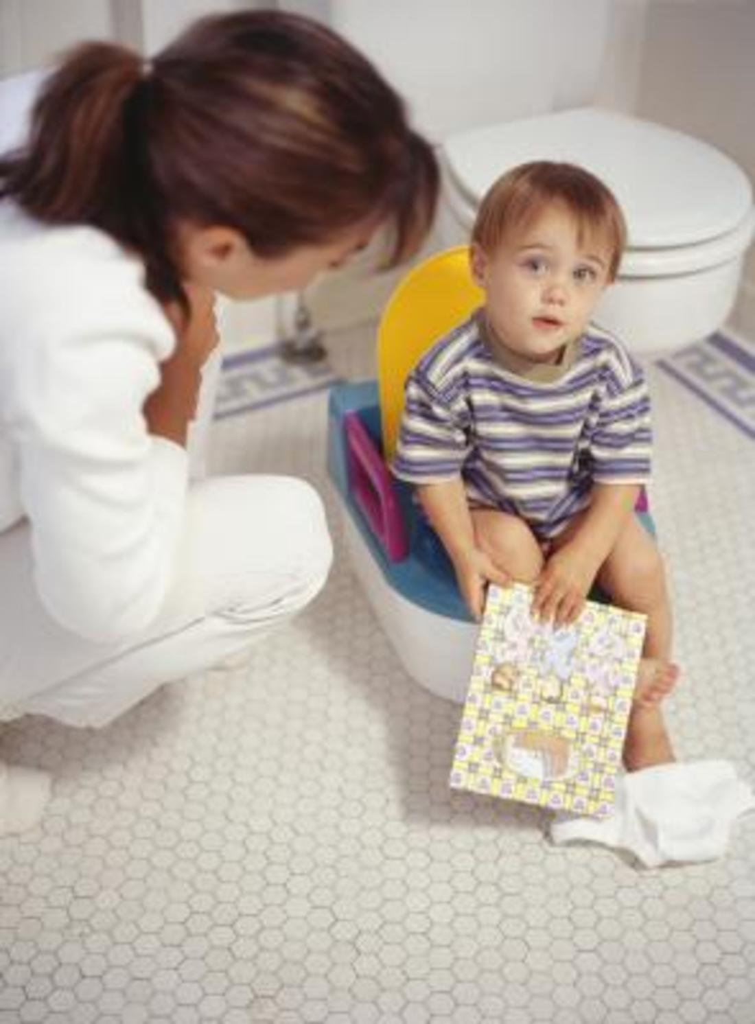 How To Make a Child Sit Still During Potty Training | Mom.com