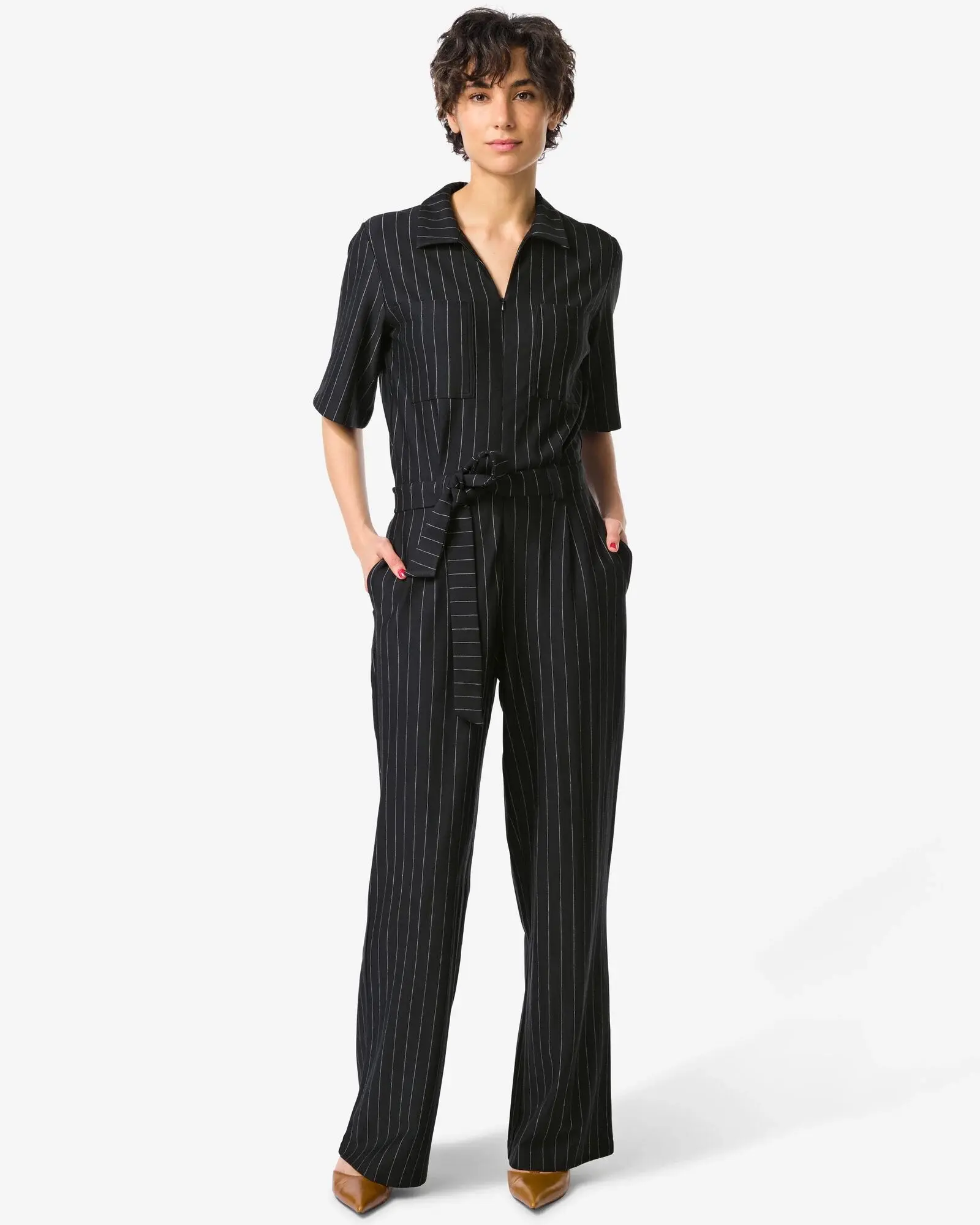Vliegt de winkels uit: deze chique Hema-jumpsuit zit als een pyjama - &C