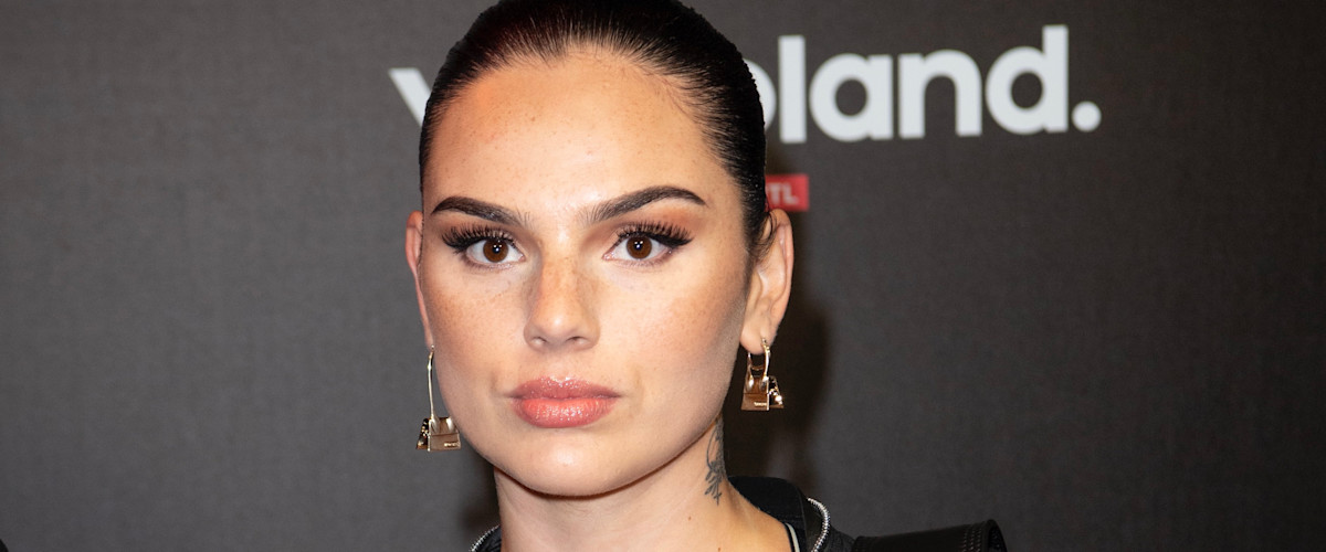 Famke Louise: 'Juicekanaal Roddelpraat heeft mijn kraamtijd verpest' - &C