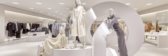 Vliegt de winkels uit: deze overslagjurk van Mango is een hit en gaan ...