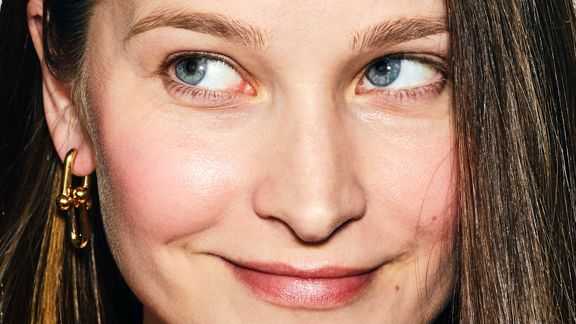 Bolle toet? Met deze geniale truc fake je vlijmscherpe jukbeenderen - &C