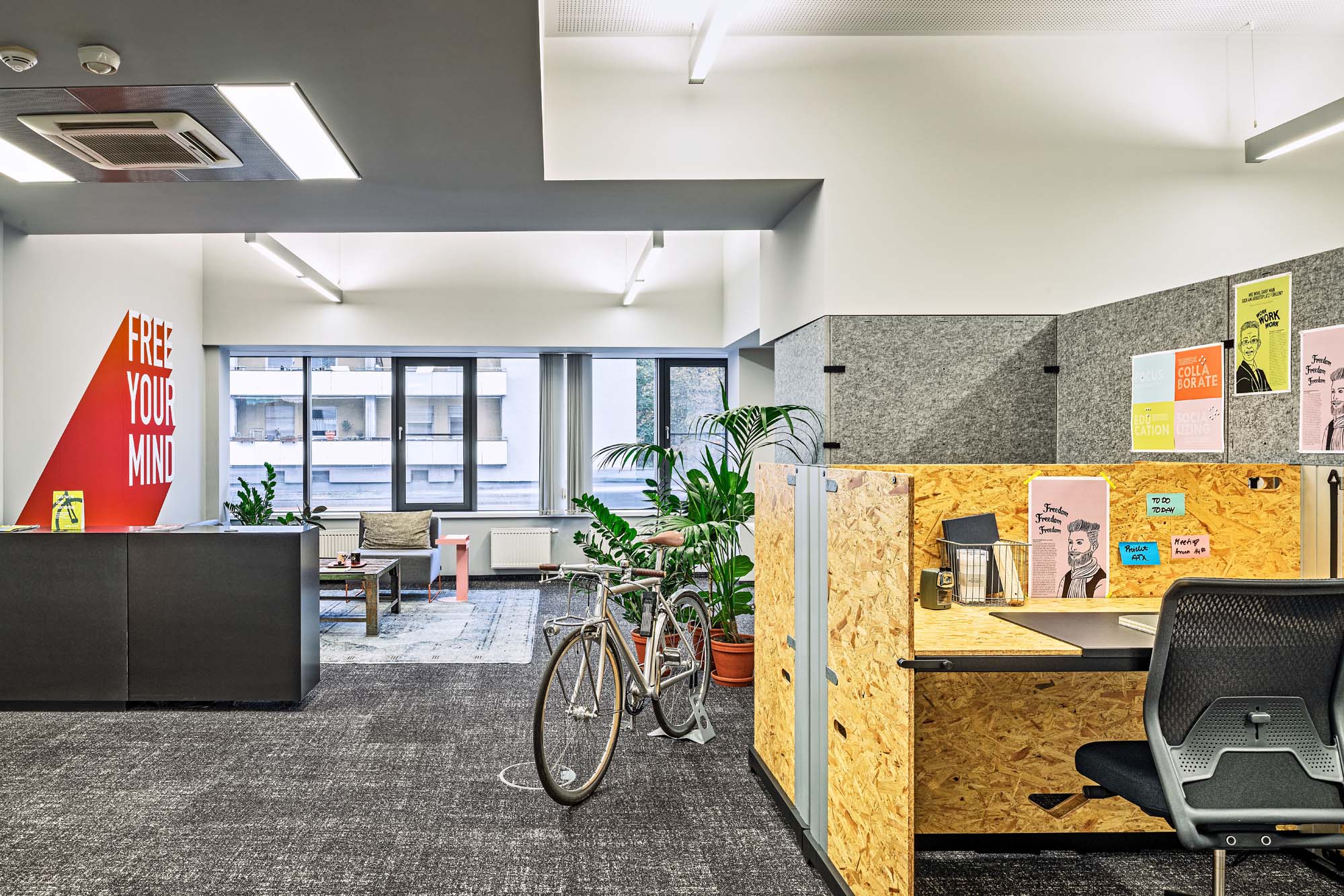 Fix Desk - Erklärt im Design Offices Glossar